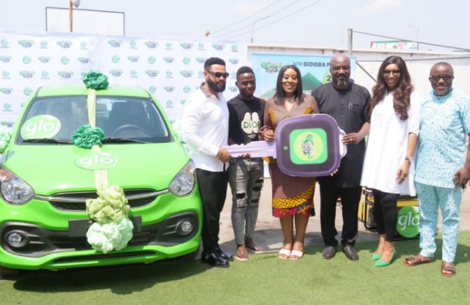 FESTIVAL OF JOY PROMO: GLO PRESENTS PRIZES TO NEW WINNERS IN ONITSHA ...